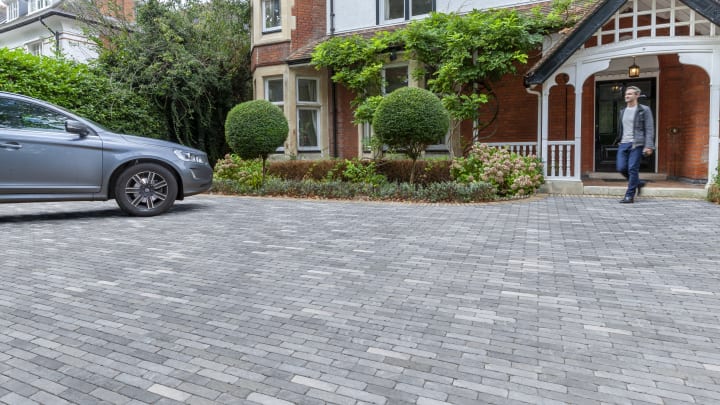 Cobbled Driveways, Cobble & Stone Setts, Cobble Paving & Granite ...